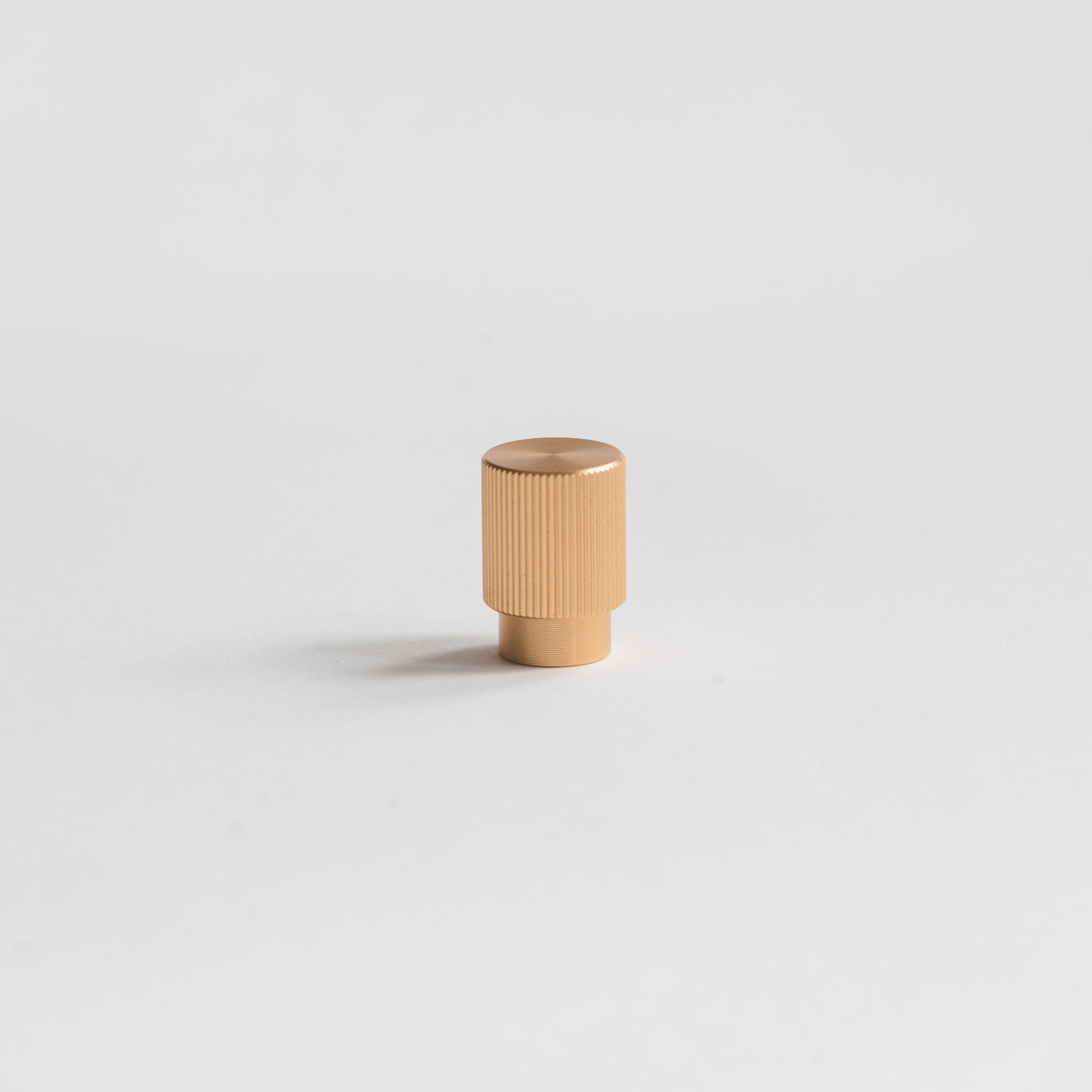 Arpa Gold Handle by Viefe – Ribbed Aluminum Pull