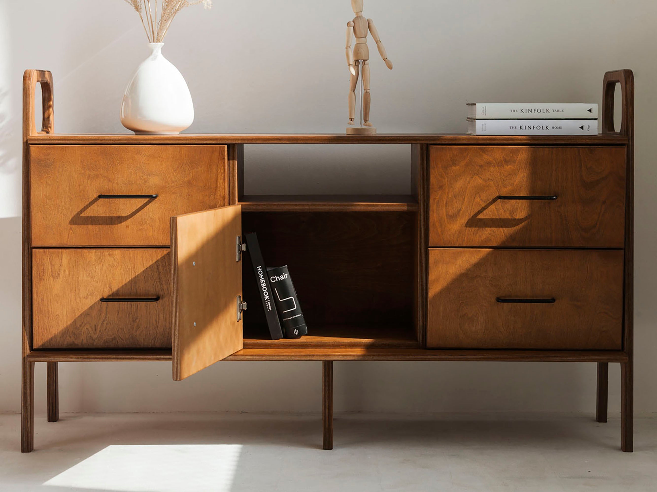 Functional Elegance - Sideboard 460 – A Stylish Mid-Century Solution
